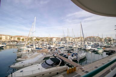 Appartement Avec Balcon Et Vue Sur Le Port. - Fréjus