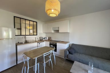 Apartment For 6 With Pool - 예르