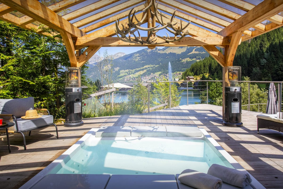Location Chalet Jacuzzi et splendide vue sur lac - OVO Network 12 personnes dès 3.283 euros par ...