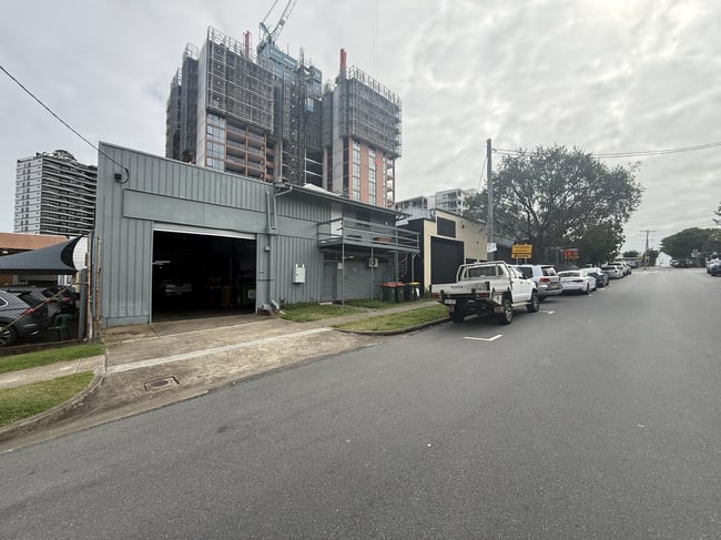Factory, Warehouse & Industrial Property For Lease in 27 Hampton Street ...