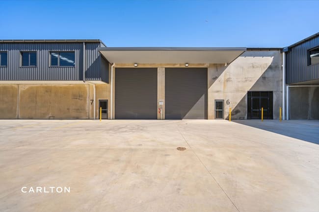 Oliver Thompson - Carlton Real Estate | Commercial Real Estate