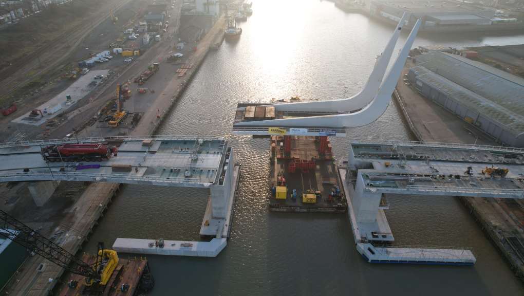 Gull Wing Bridge - The Institution of Structural Engineers