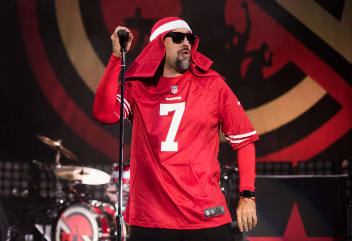 Our 25 favorite celebrity stoners | Yardbarker